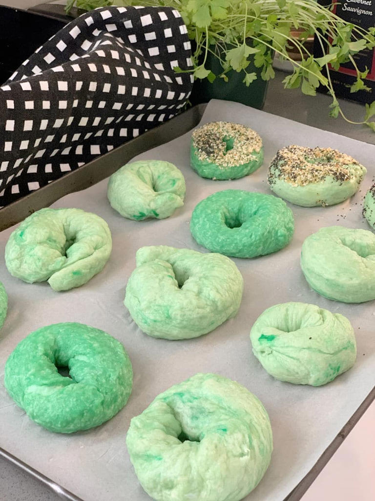 How to make green bagels