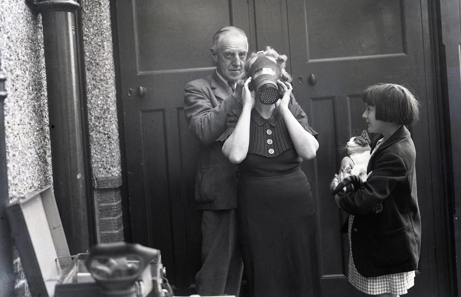 Vintage images show what 1940s British home life was really like
