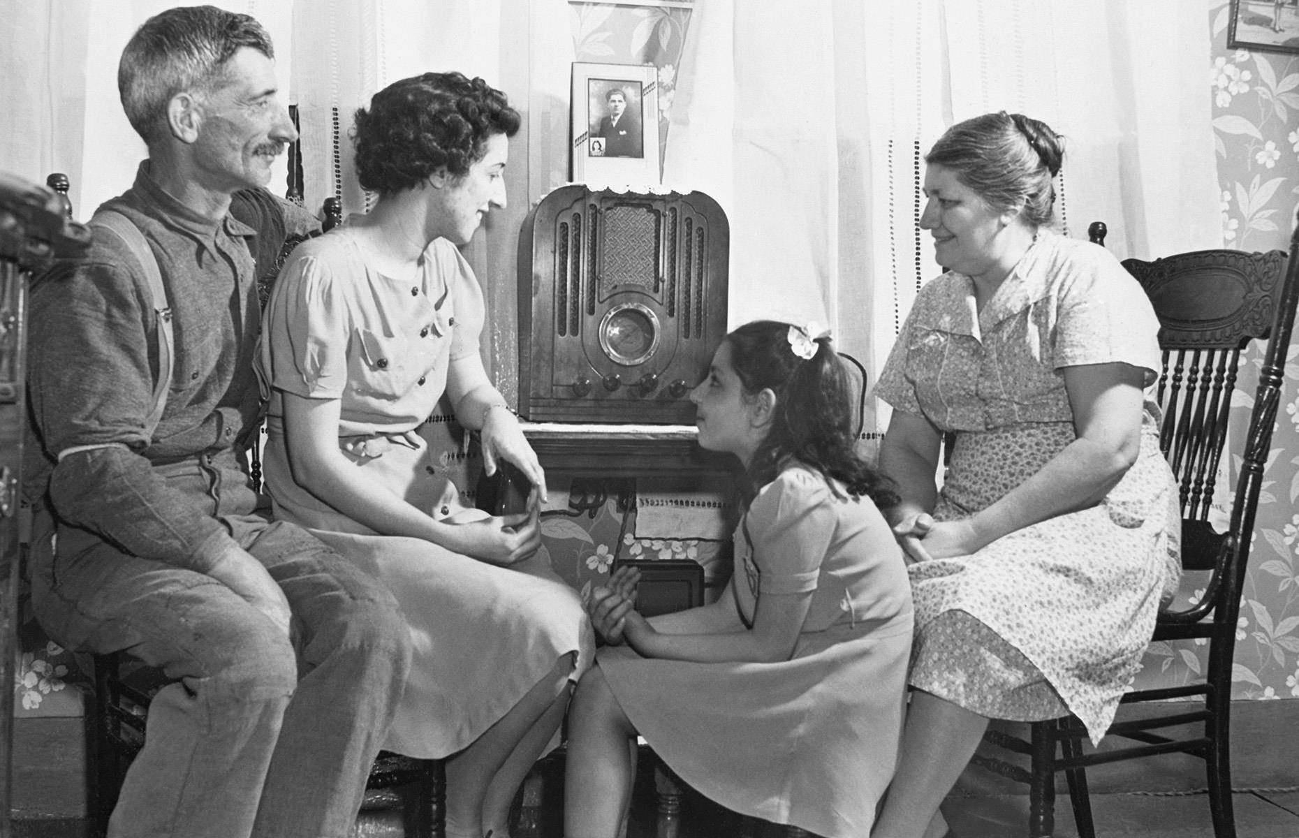Incredible retro images showing UK life in the 1940s