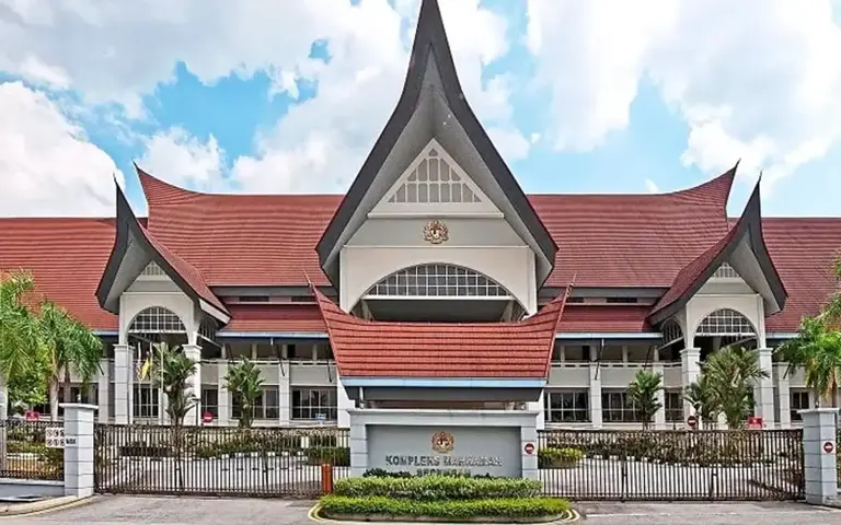 Primary school teacher claims trial to sexually assaulting 4 pupils