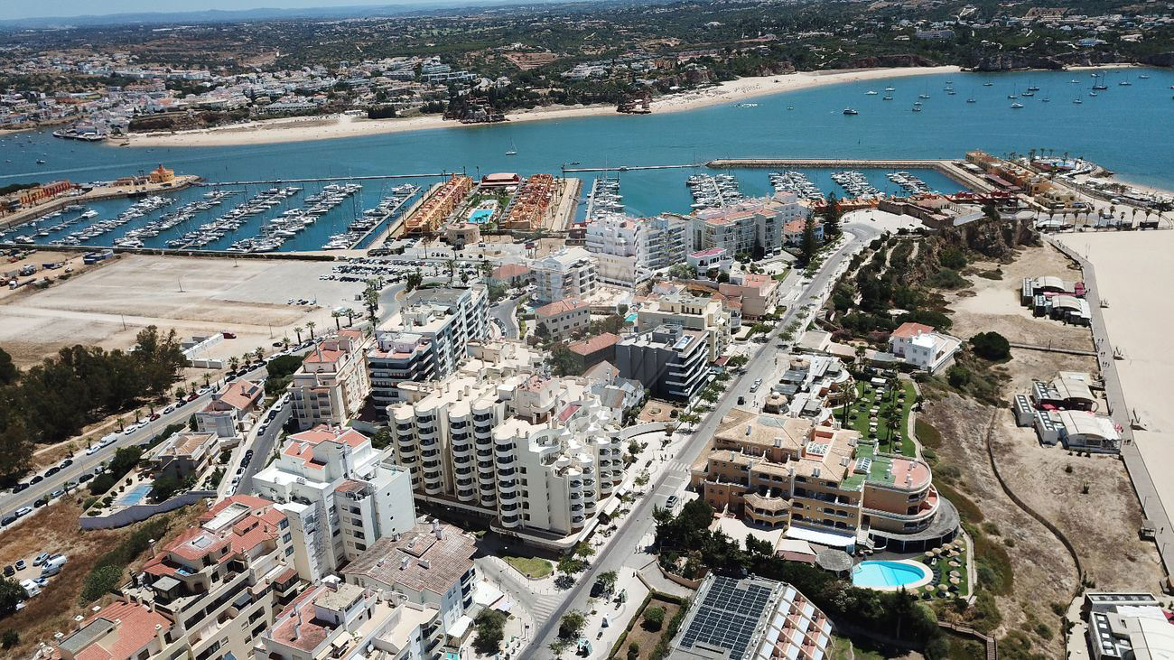 Casas e terrenos: estes são os 3 concelhos mais procurados no Algarve Casas e terrenos: estes são os 3 concelhos mais procurados no Algarve