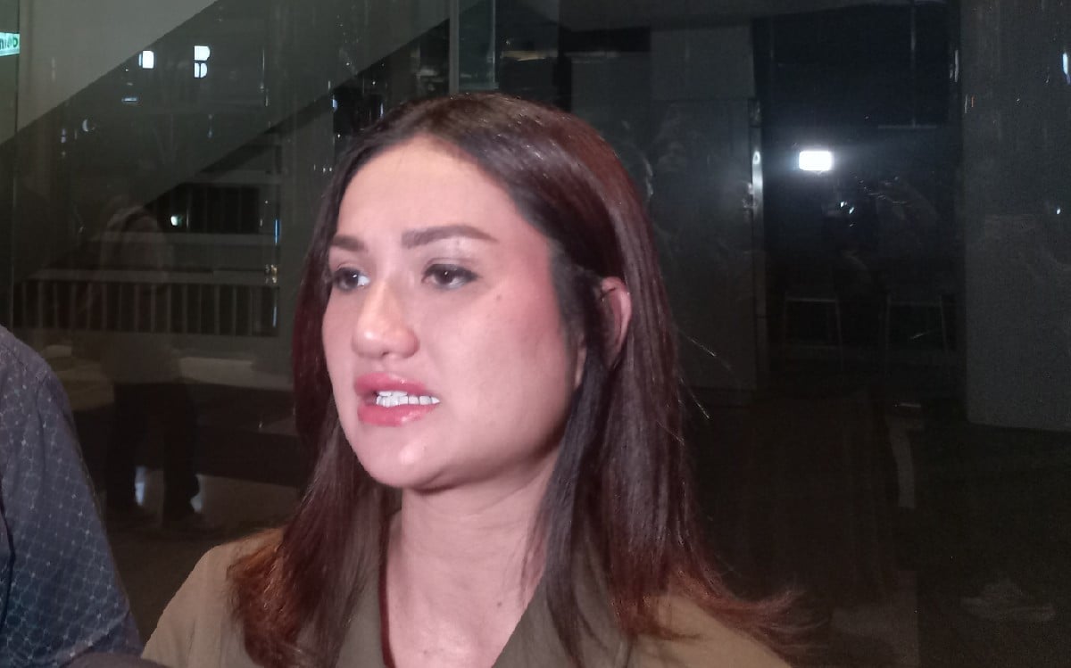Cara Tengku Dewi beri penjelasan ke anak soal pasangan baru Andrew Andika
