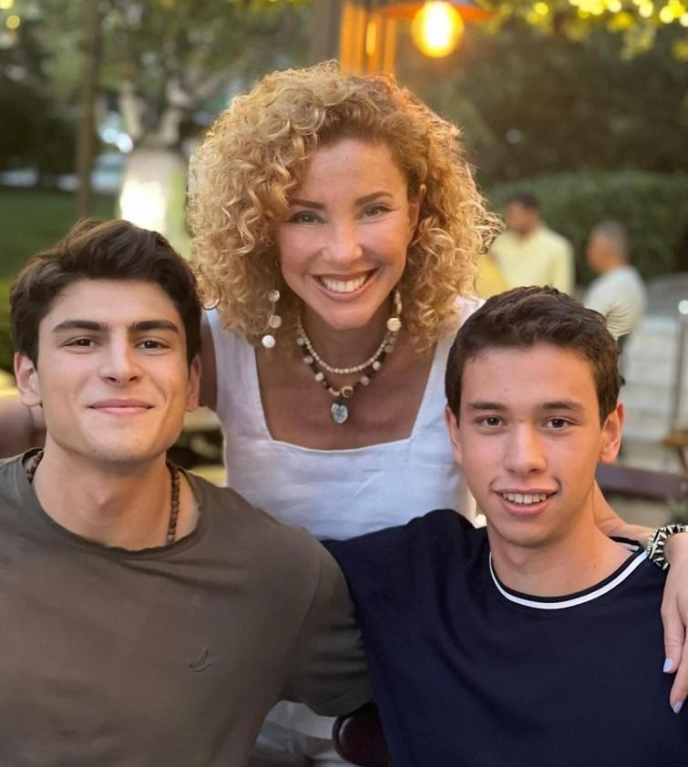 Maya 23 oldu... Güzelliği ile büyüledi