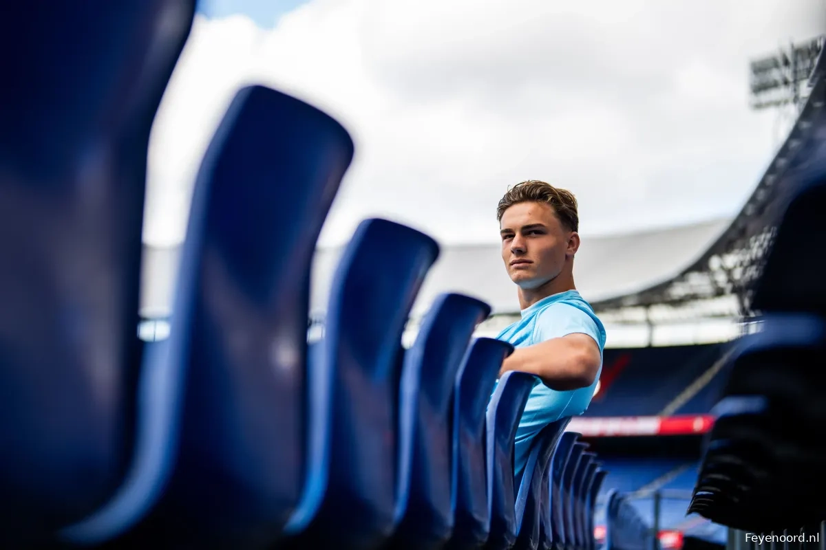 Officieel: Academy-keeper Oier Zon tekent eerste contract Officieel: Academy-keeper Oier Zon tekent eerste contract