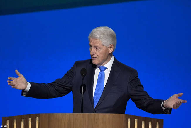 Bill Clinton's shaky voice and hands stuns Democratic convention Bill Clinton's shaky voice and hands stuns Democratic convention