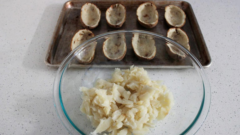Elevate Your Side Dish With These Onion-stuffed Baked Potatoes - Onion ...