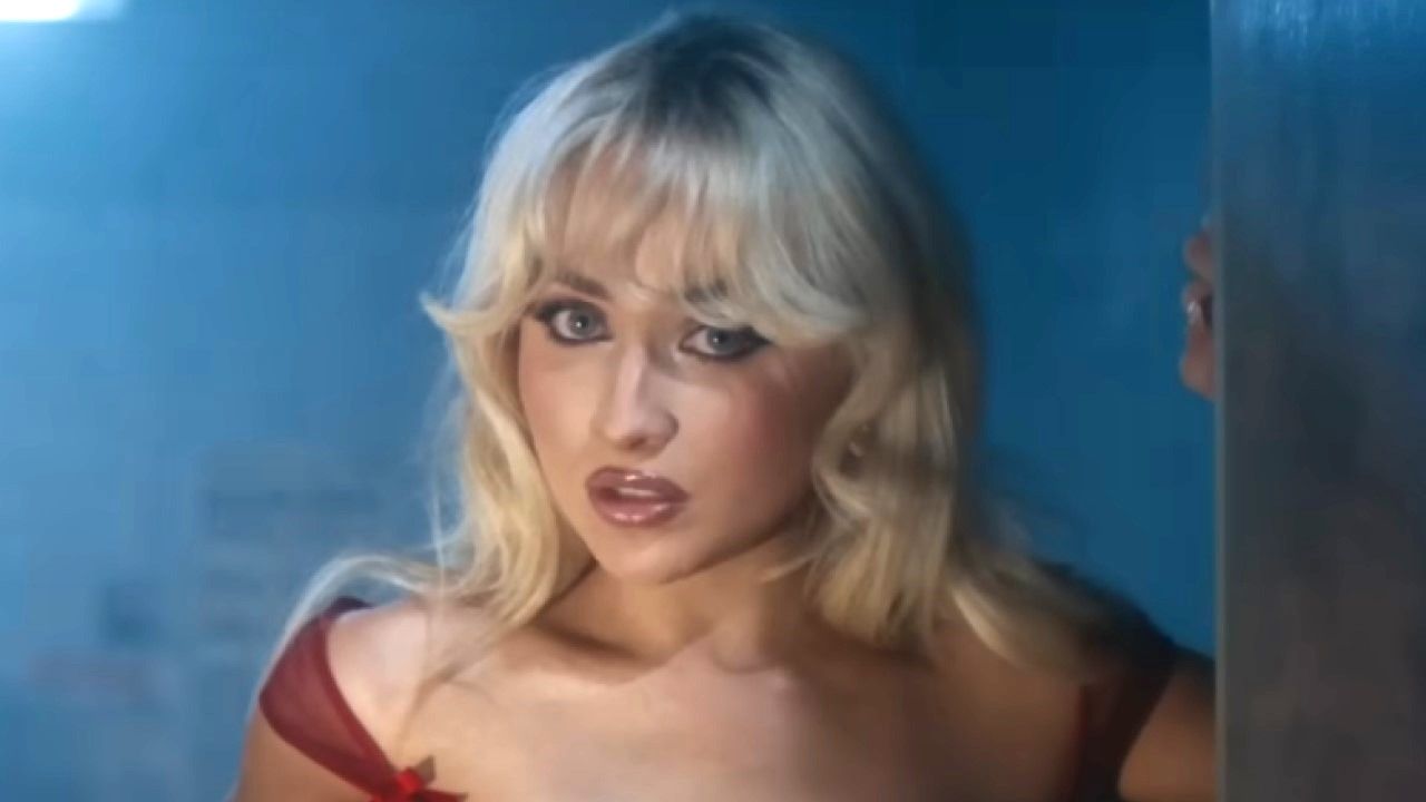 Fans Can't Get Enough Of Sabrina Carpenter Hiding Behind Her Corseted ...