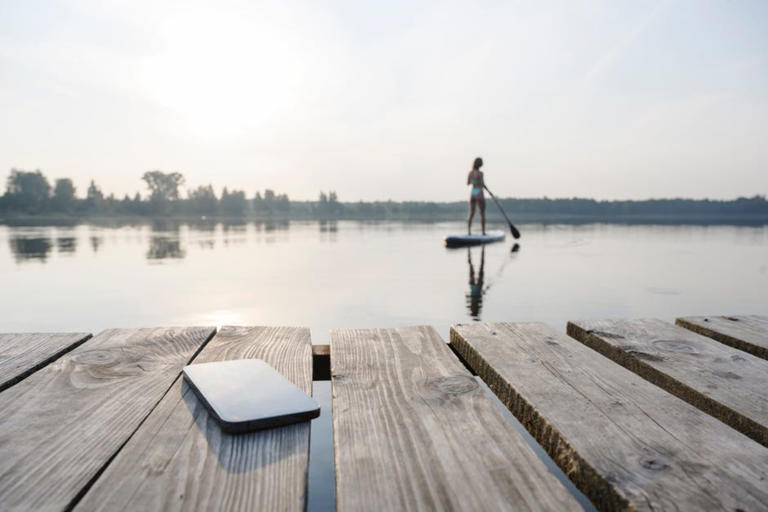 How to Do a Social Media Detox to Improve Your Mental Well-Being
