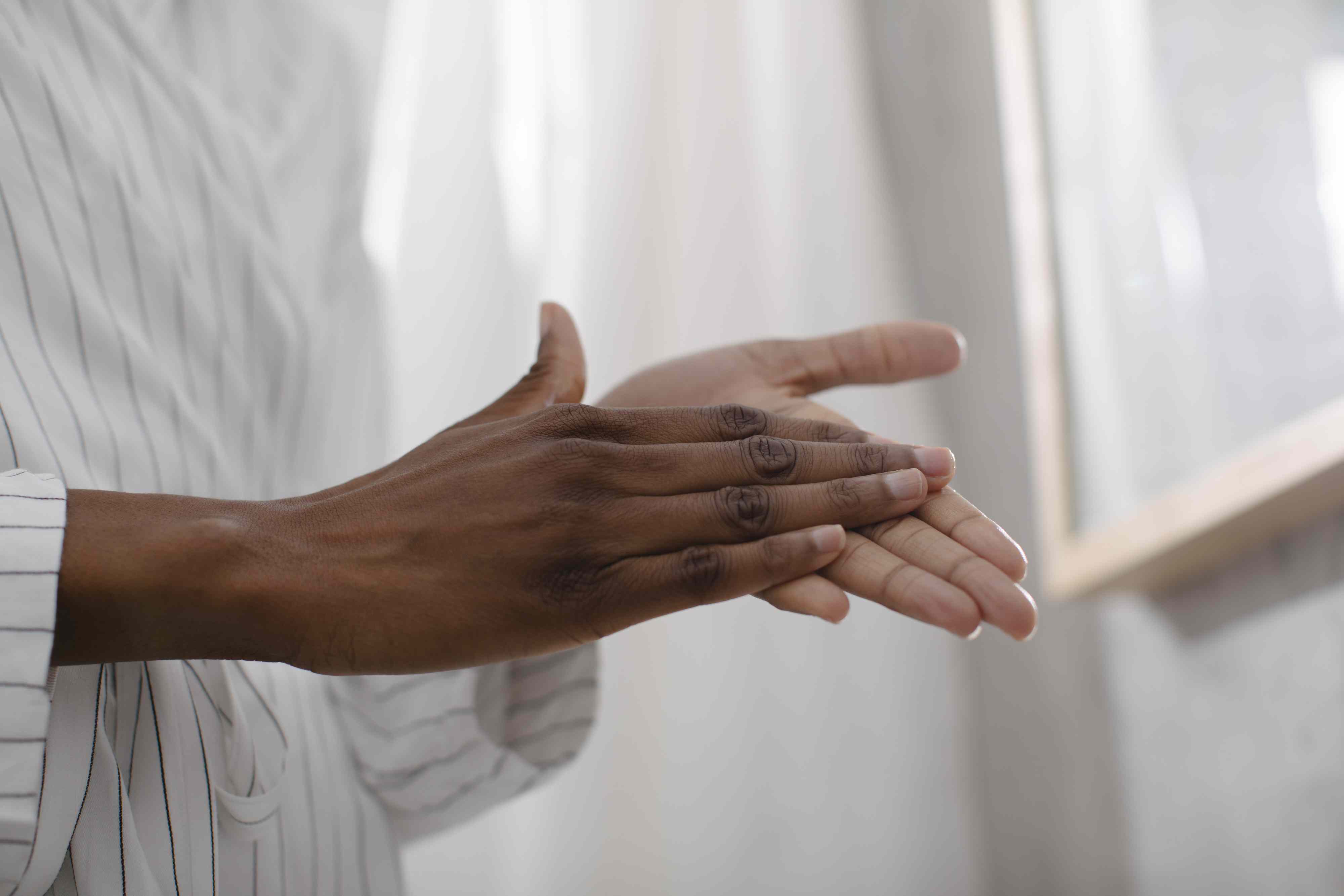 9 triggers behind a rash on palms and how to treat each