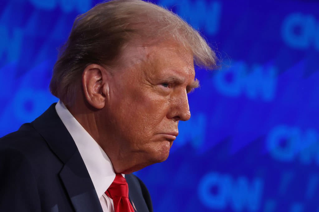 Trump hurls condemned 'slur' at Elizabeth Warren during her emotional ... Trump hurls condemned 'slur' at Elizabeth Warren during her emotional ...