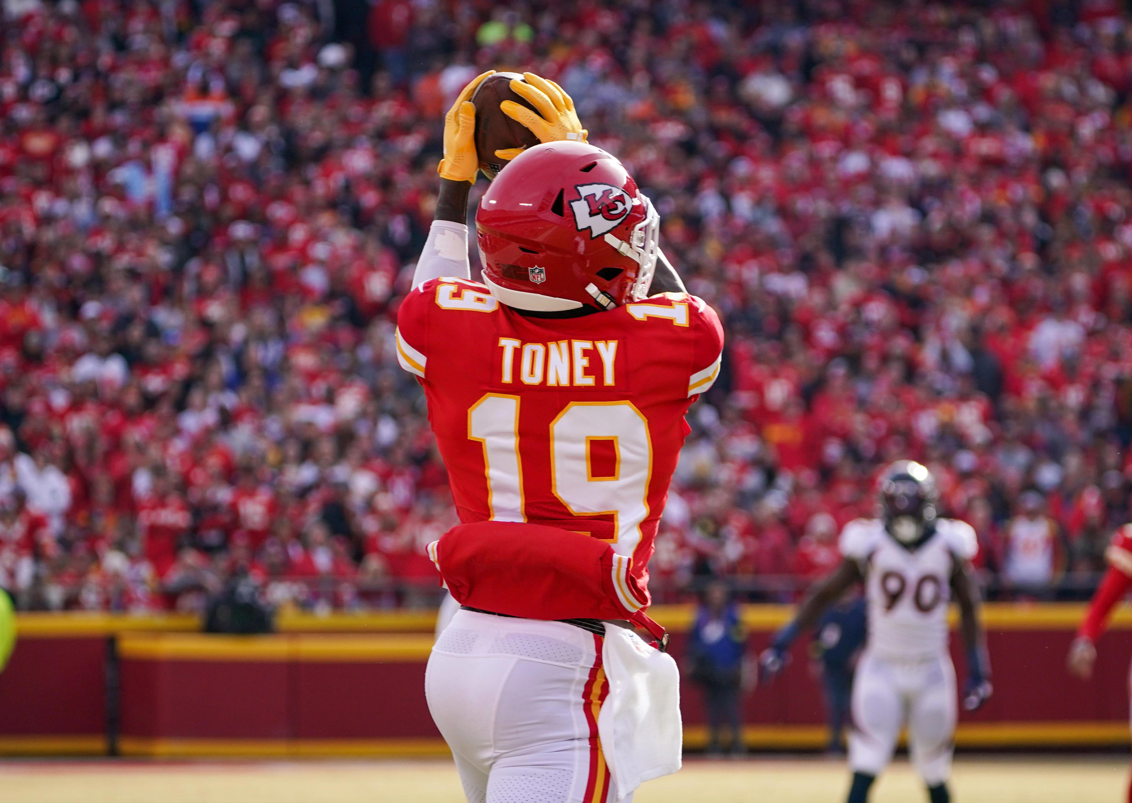 Chiefs HC Andy Reid comments on Kadarius Toney's progress: 'He's in a ... Chiefs HC Andy Reid comments on Kadarius Toney's progress: 'He's in a ...
