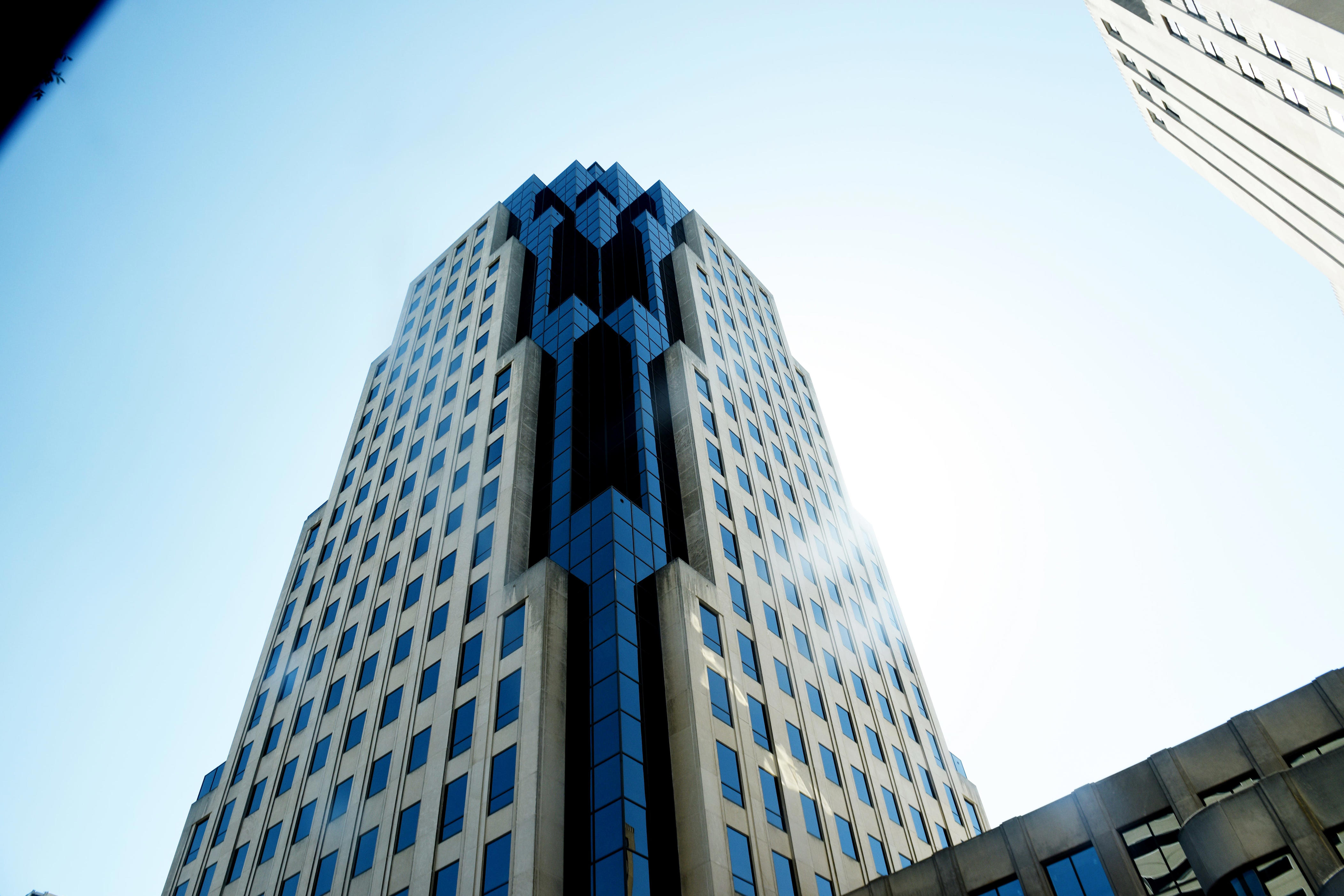 Regions Bank building complex in downtown Shreveport is up for auction ...