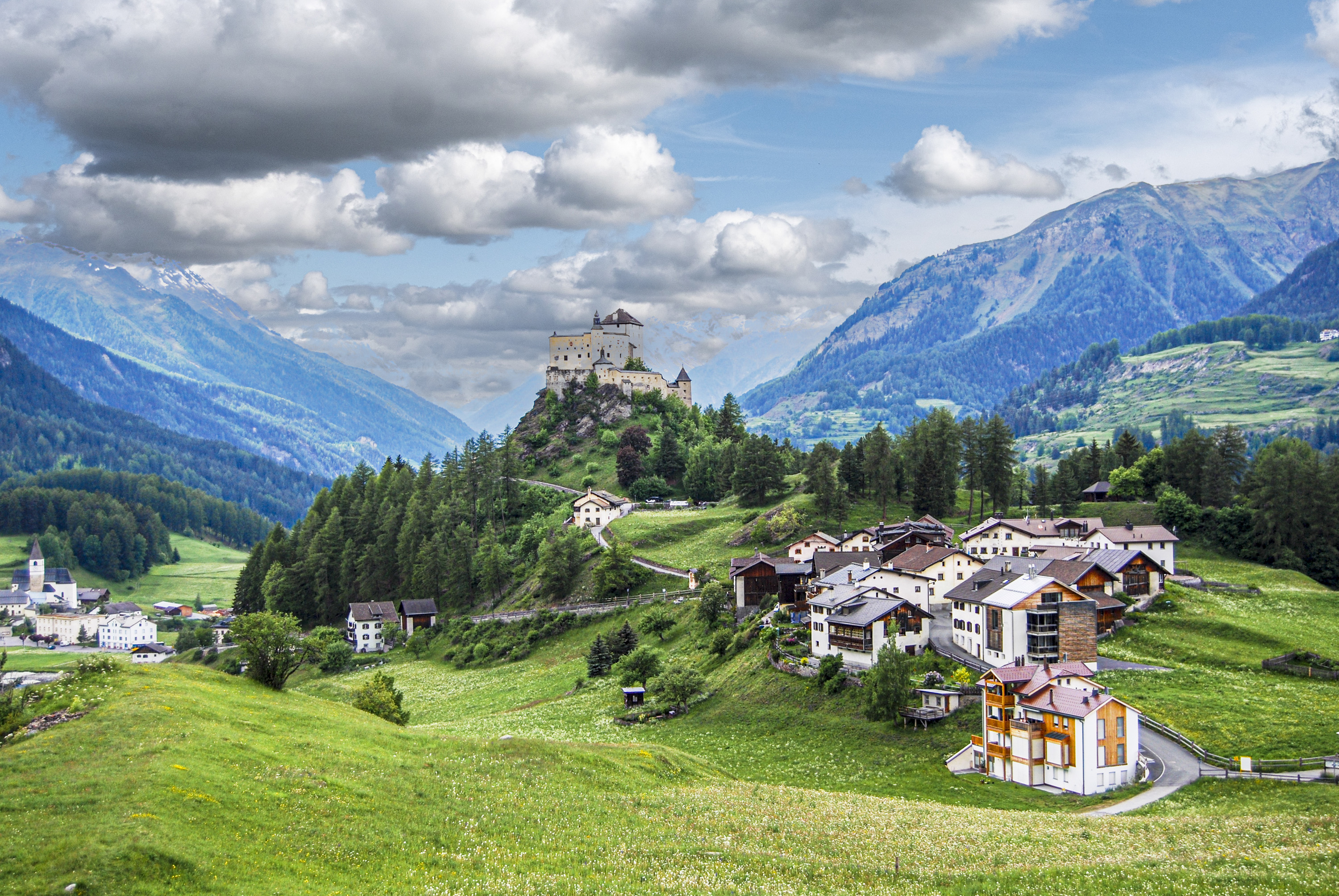 Beautiful castles around the world