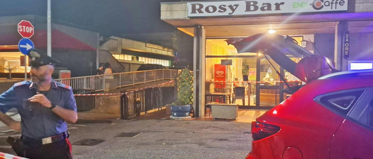 Ucciso di botte fuori dal bar . Ha un nome il fuggitivo di Casazza Ucciso di botte fuori dal bar . Ha un nome il fuggitivo di Casazza