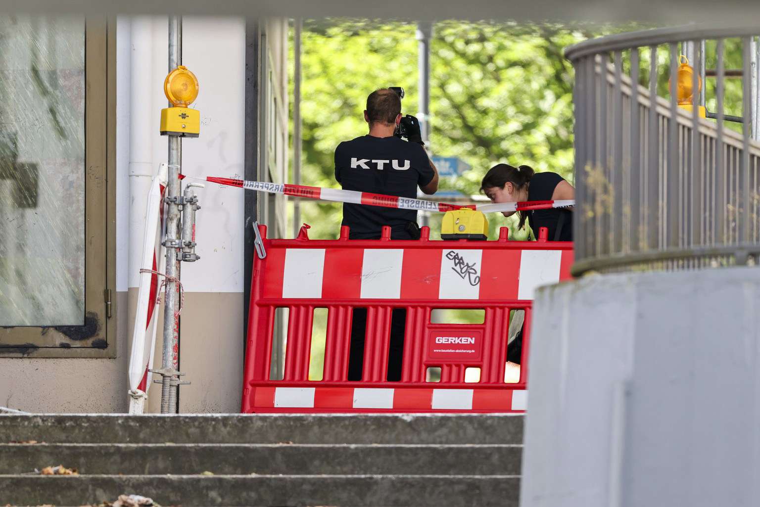 Drei Tote bei Anschlag in Solingen (D) – Täter flüchtig, 15-Jähriger ... Drei Tote bei Anschlag in Solingen (D) – Täter flüchtig, 15-Jähriger ...