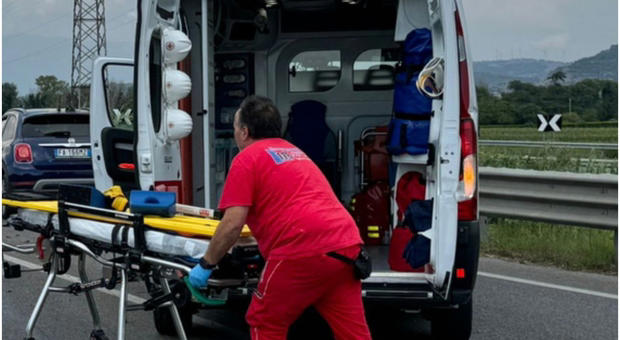 Tragico incidente nel Salernitano: moto si scontra con auto. Morti ... Tragico incidente nel Salernitano: moto si scontra con auto. Morti ...