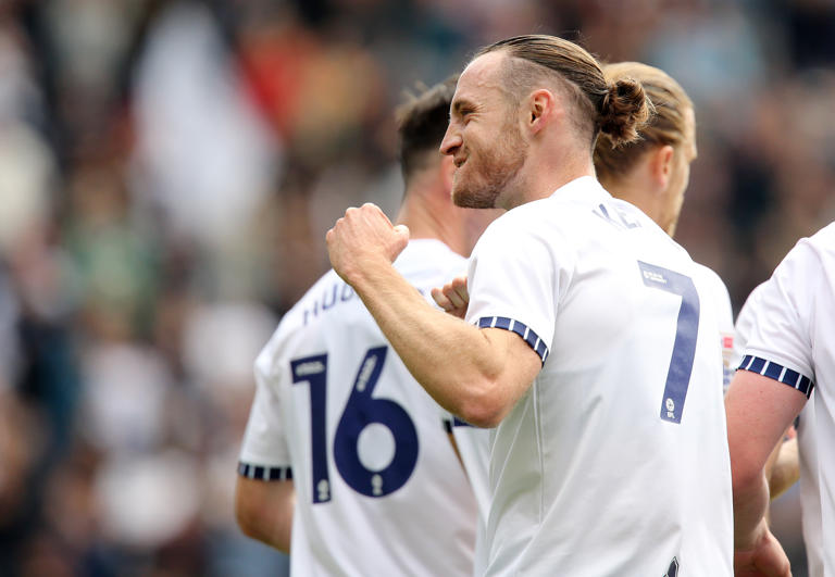 Preston North End striker posts goodbye message as Reading confirm loan ...