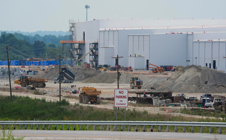 Chemicals, mold, broken bones: Workers worry over safety at Ford ...