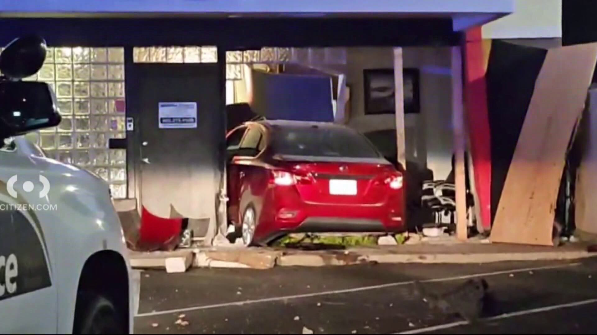 Suspected DUI driver crashes into Phoenix building Suspected DUI driver crashes into Phoenix building