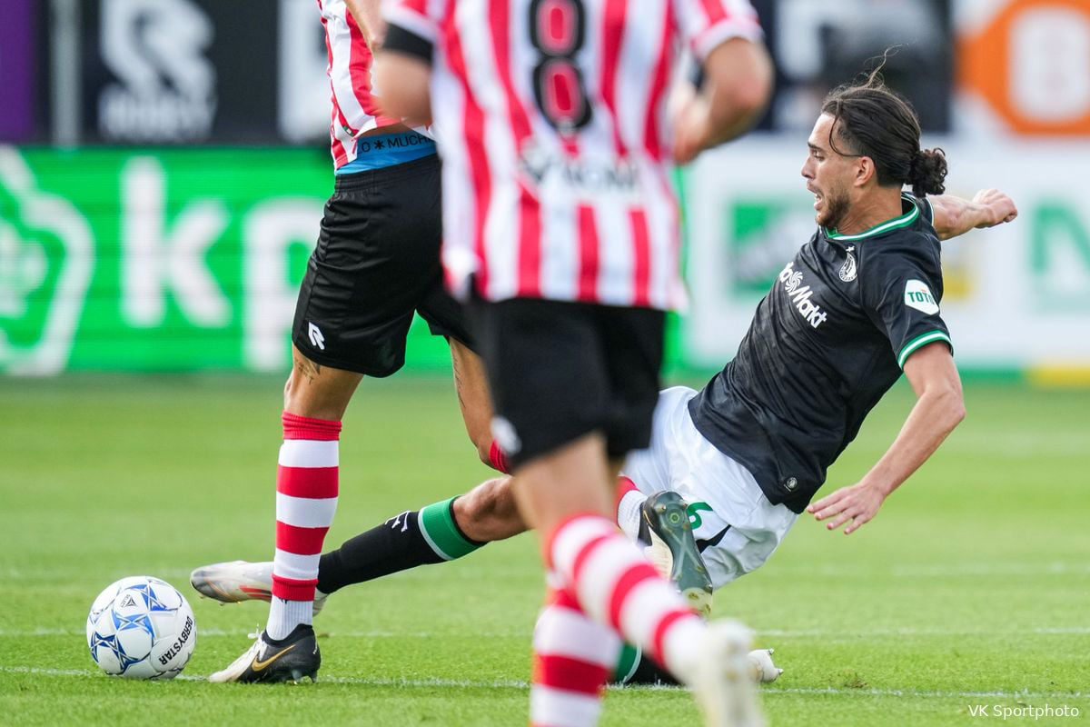 Van Hanegem duidelijk: ''Het middenveld van Feyenoord, dat kan zo niet'' Van Hanegem duidelijk: ''Het middenveld van Feyenoord, dat kan zo niet''