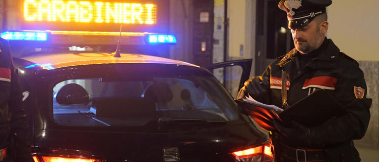 Insegue e tampona l’auto della ex, poi la minaccia con un coltello ... Insegue e tampona l’auto della ex, poi la minaccia con un coltello ...
