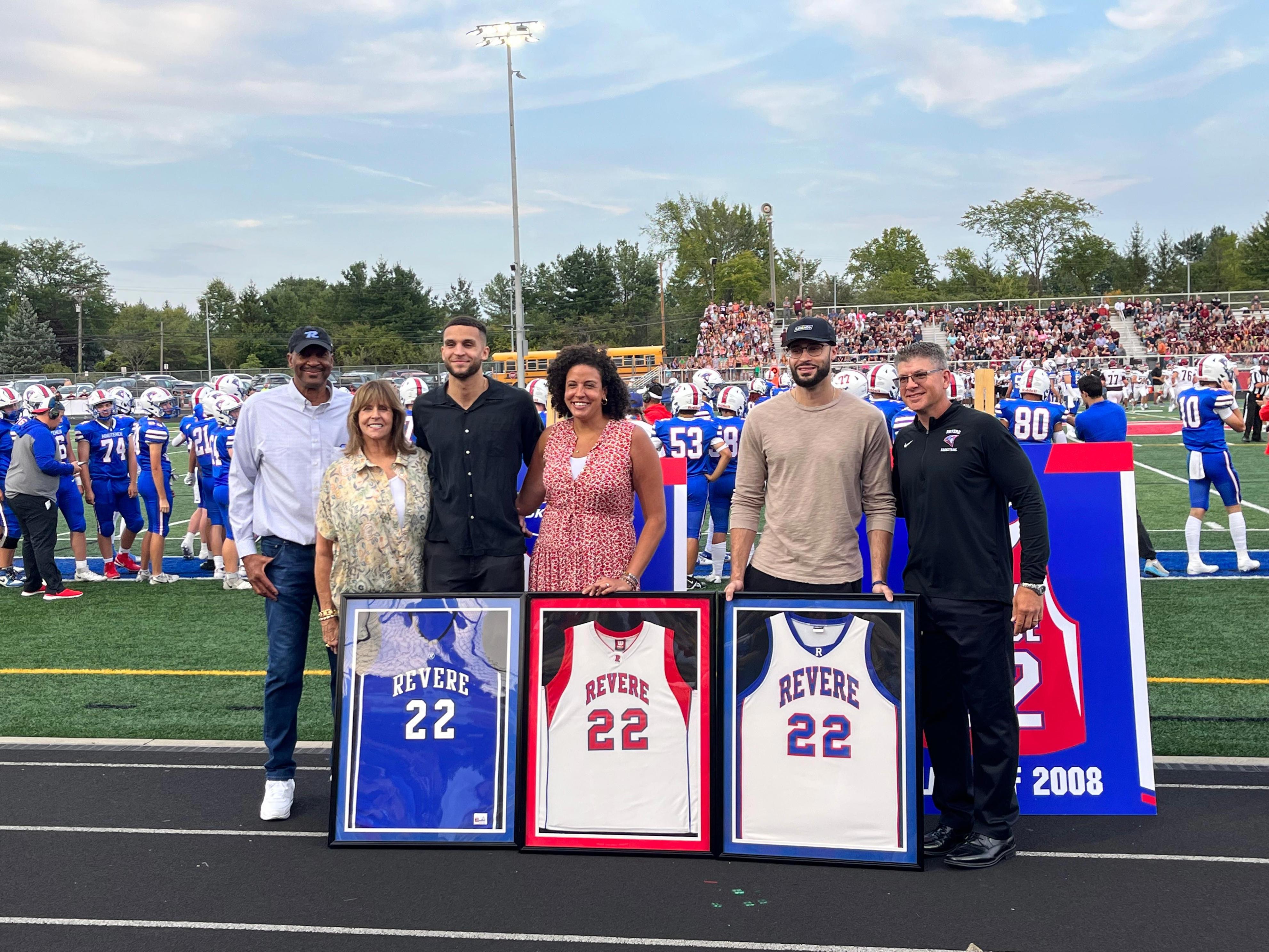 Cavs' Larry Nance Jr. makes sister Casey proud as he returns to ...