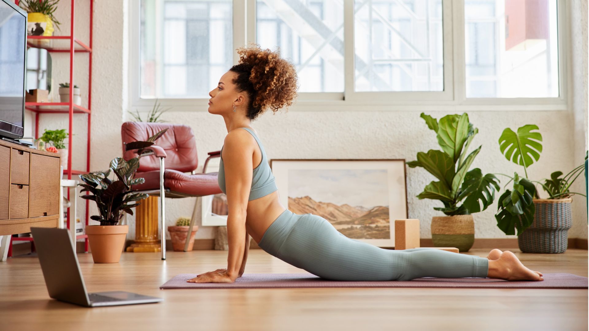 This 15-minute yoga routine boosts flexibility and stretches your ...