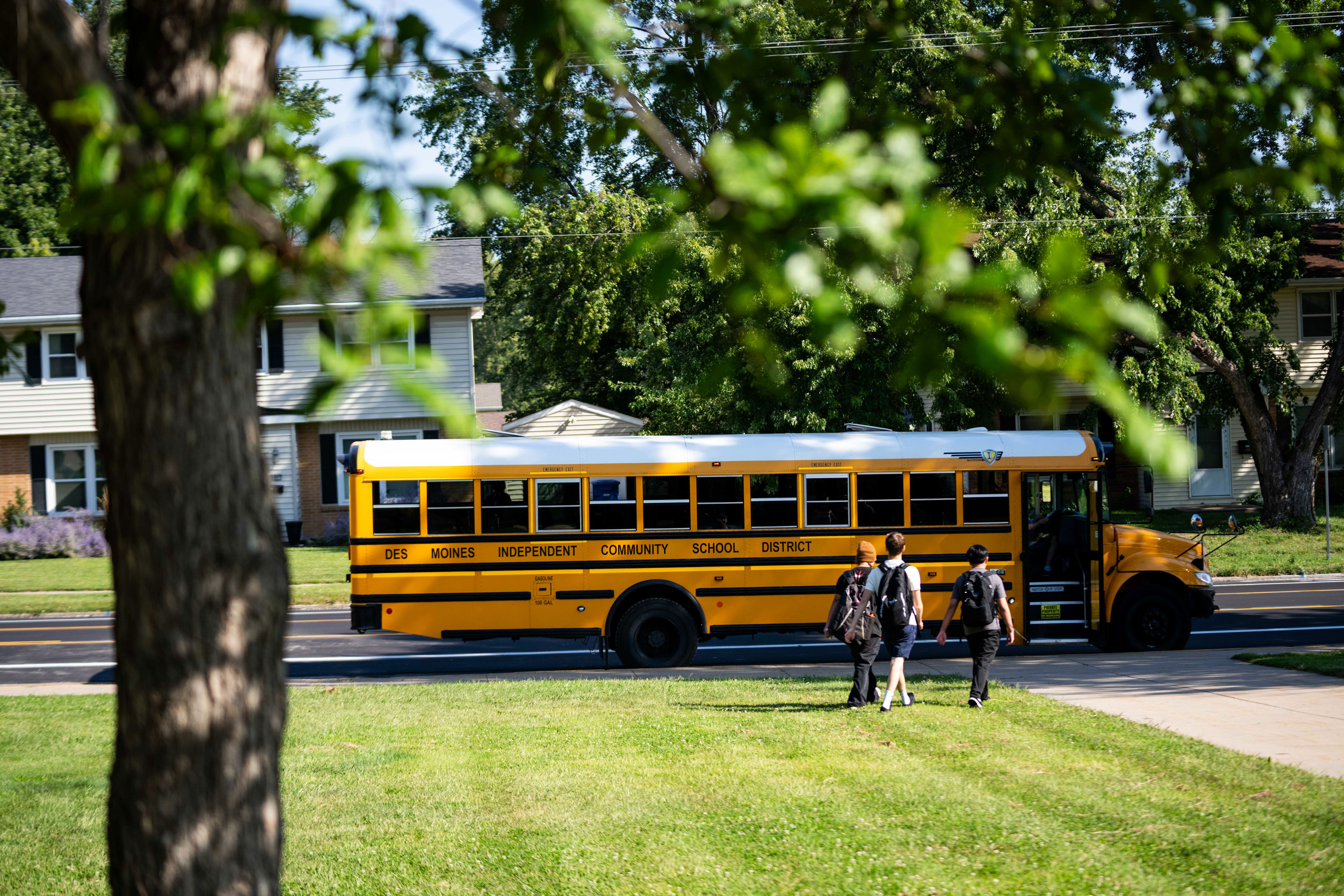 When does school start? Find first day, school supply lists for Des ...