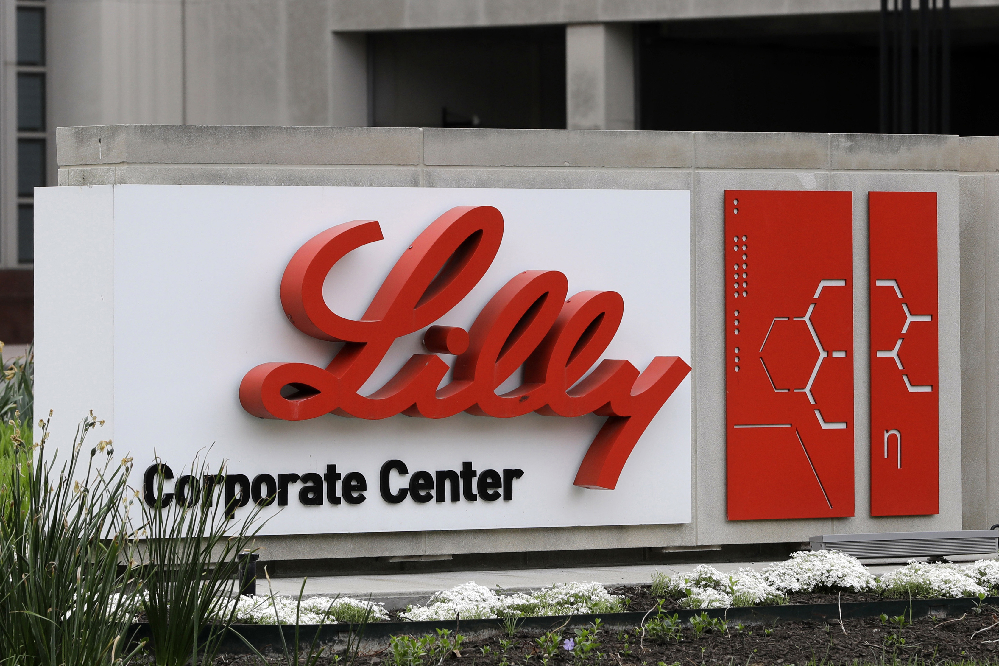 Eli Lilly's experimental weight loss pill showcases promising weight ...