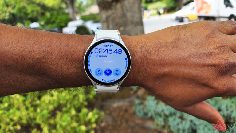 Wear OS 6 bug traps Galaxy Watch users in an app launch loop, but there ...