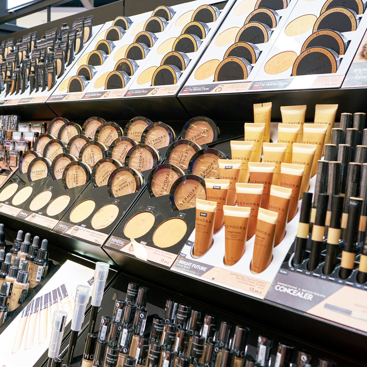 Pro MUAs Explain Why Liquid Foundations 'Don’t Work On Mature Skin'—And ... Pro MUAs Explain Why Liquid Foundations 'Don’t Work On Mature Skin'—And ...