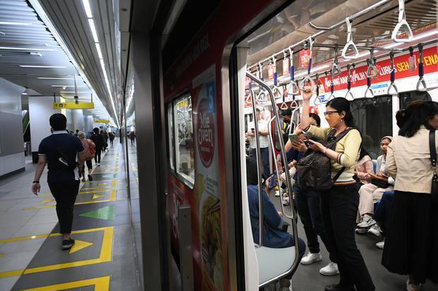 Cara Datang Ke HUT Jakarta Ke 498 Naik TransJakarta, KRL, MRT, dan LRT