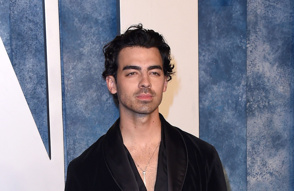 Taylor Swift's Ex Joe Jonas Gives Seal Of Approval To The Life Of A ...
