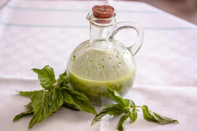 Basil oil ready in less than 10 minutes