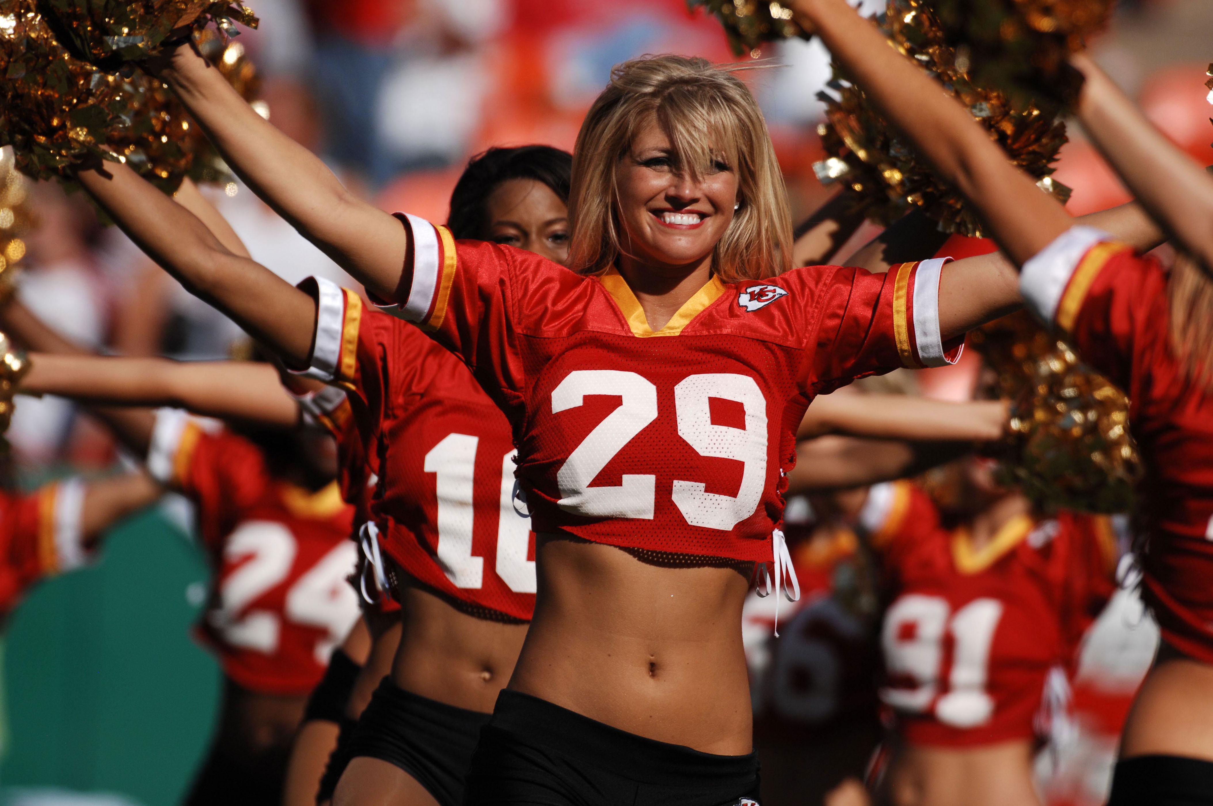 Best of NFL cheerleaders to kick off 2025 draft
