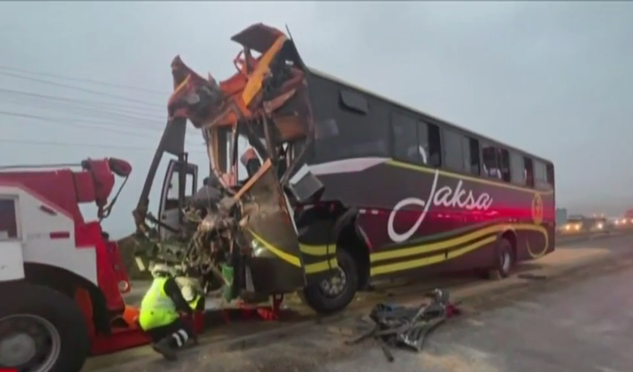 Cañete: dos muertos y 15 heridos deja choque entre un bus y un camión ... Cañete: dos muertos y 15 heridos deja choque entre un bus y un camión ...