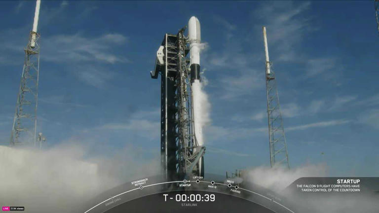 SpaceX launches Falcon 9 rocket carrying 21 Starlink satellites from ...