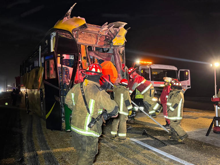 Cañete: dos muertos y 15 heridos deja choque entre un bus y un camión ... Cañete: dos muertos y 15 heridos deja choque entre un bus y un camión ...