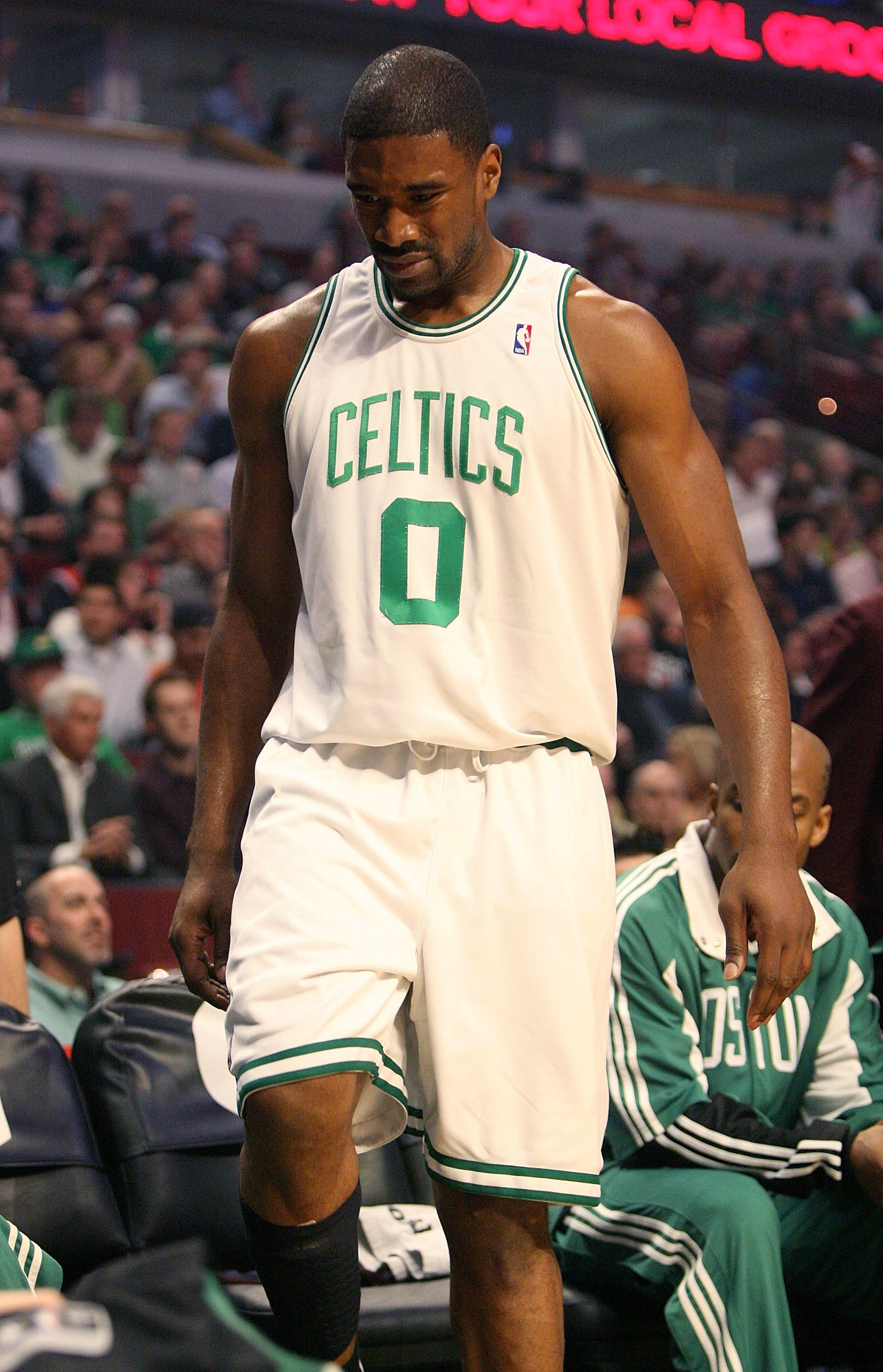 Boston Celtics jersey history No. 0 - Leon Powe (2006-09)