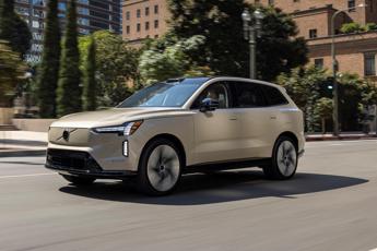 La Volvo EX90 premiata come migliore Luxury Car ai World Car Awards