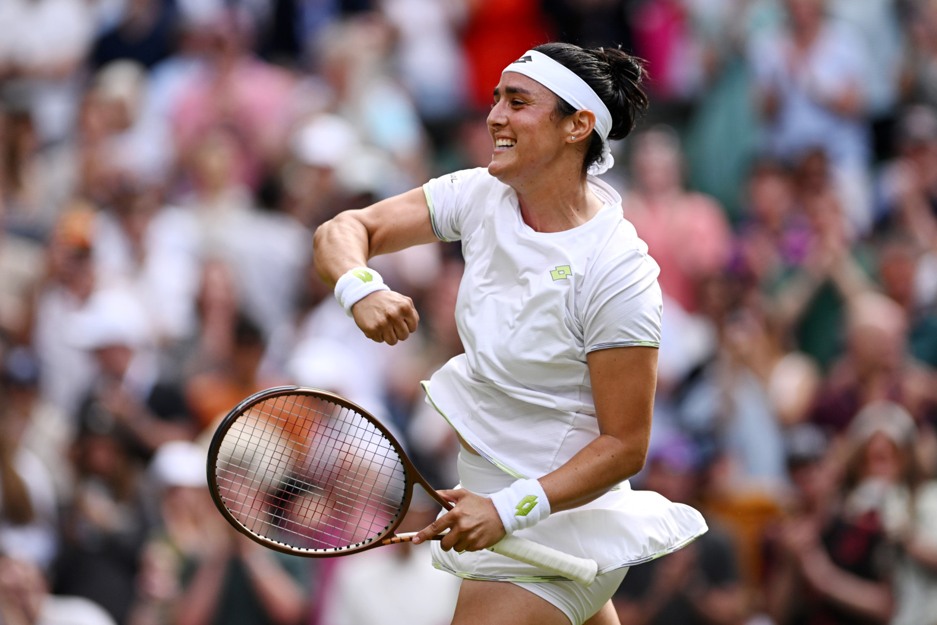 How does tennis scoring actually work?