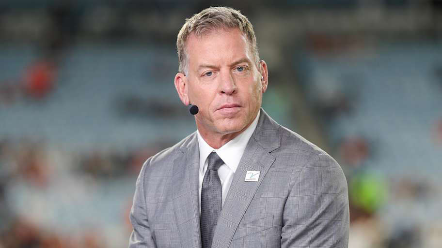 Troy Aikman reveals thoughts on Dak Prescott-Cowboys contract situation Troy Aikman reveals thoughts on Dak Prescott-Cowboys contract situation