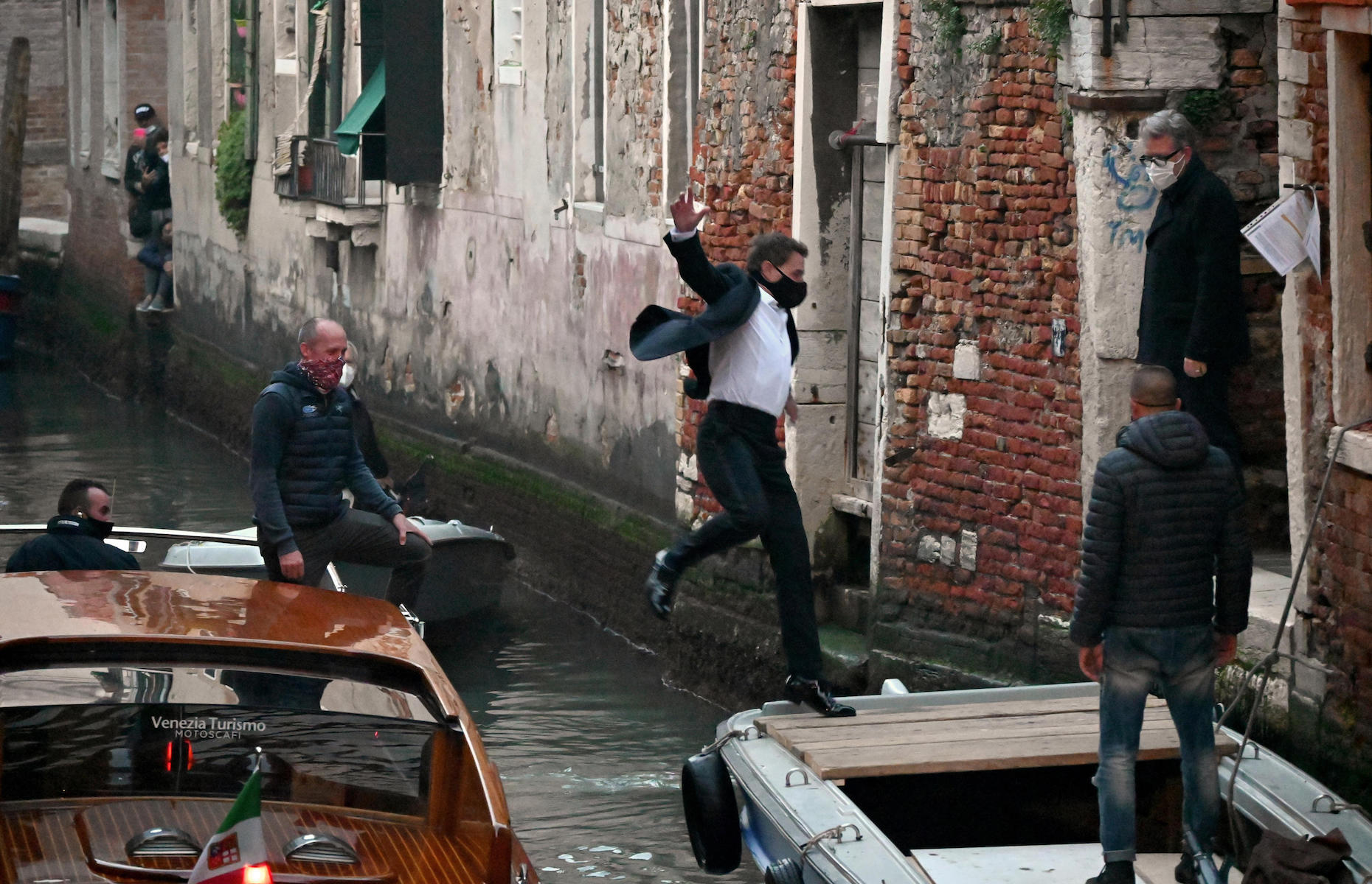 Rare behind-the-scenes photos of iconic movie shoots