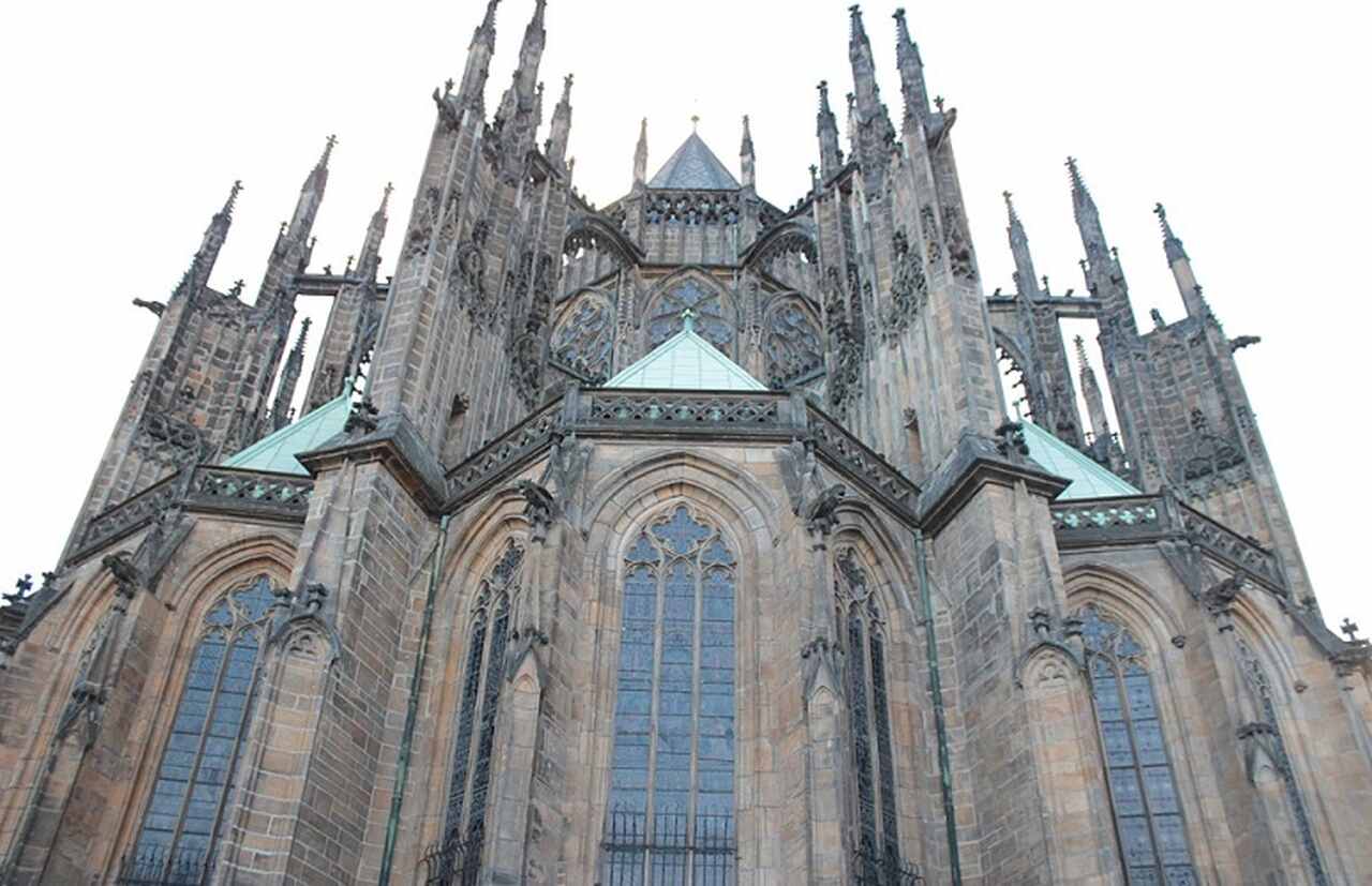 Praga reúne arquitetura histórica e cenários encantadores na Europa