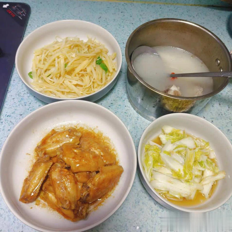 广东女子学做饭，好吃不贵，男友很嫌弃，网友：快炫到我嘴里来