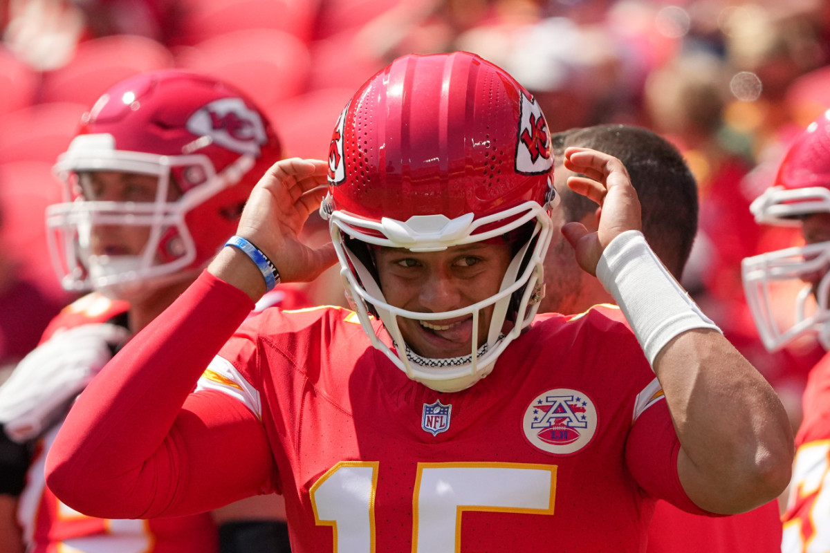 Chiefs Turn Heads With Surprise Quarterback Appearance at Practice