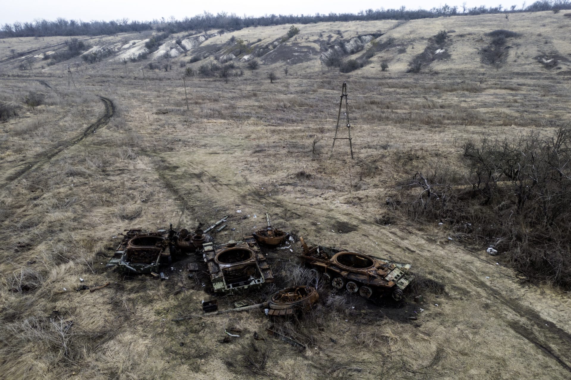 Ukraine's top general reveals armed forces hit over 1,000 Russian tanks ...