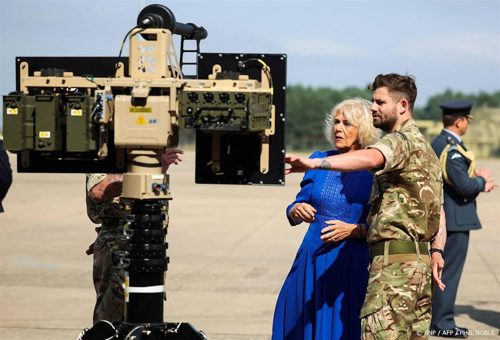 Koningin Camilla praat met luchtmacht over mentale gezondheid Koningin Camilla praat met luchtmacht over mentale gezondheid