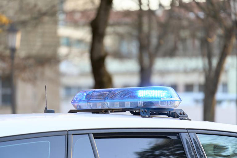 Traffic accident shuts down part of Knoxville Avenue in Peoria Traffic accident shuts down part of Knoxville Avenue in Peoria