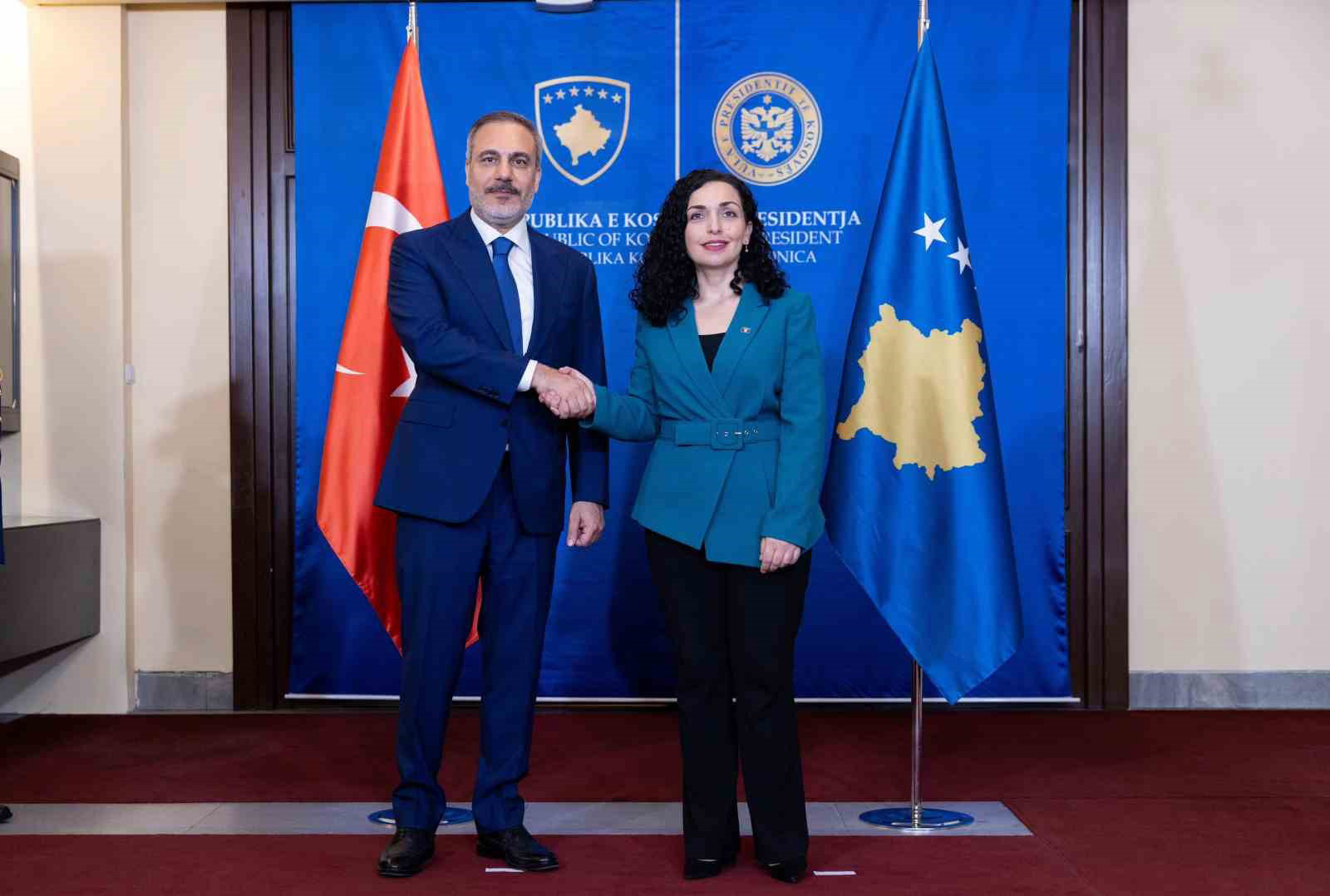 Bakan Fidan, Kosova Cumhurbaşkanı Osmani ile görüştü Bakan Fidan, Kosova Cumhurbaşkanı Osmani ile görüştü